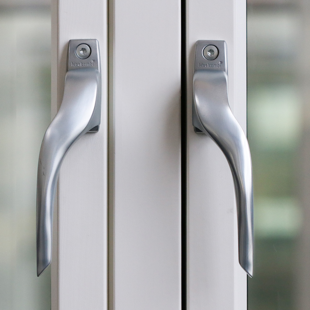 Identical handle height terrace door - Idealcombi